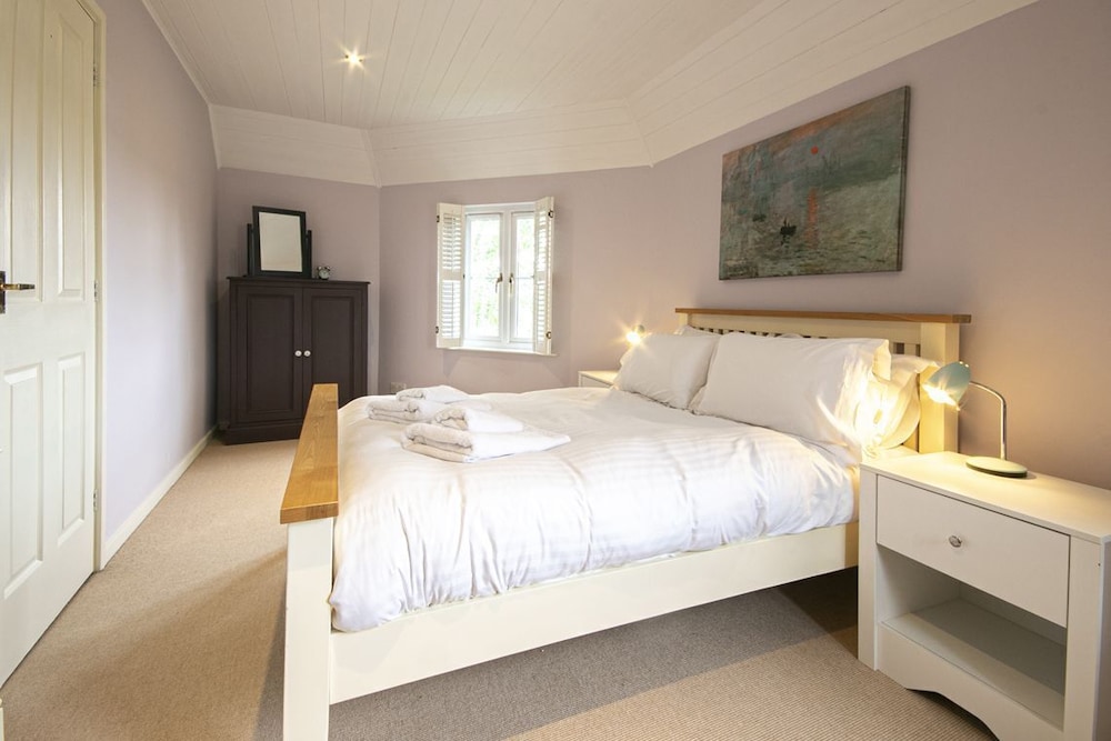 Isis Lakes 99, Milford Lodge (P) - South Cerney