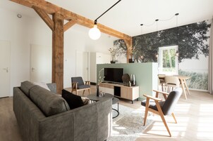 Six-person apartment | Sala de estar | Televisor 
