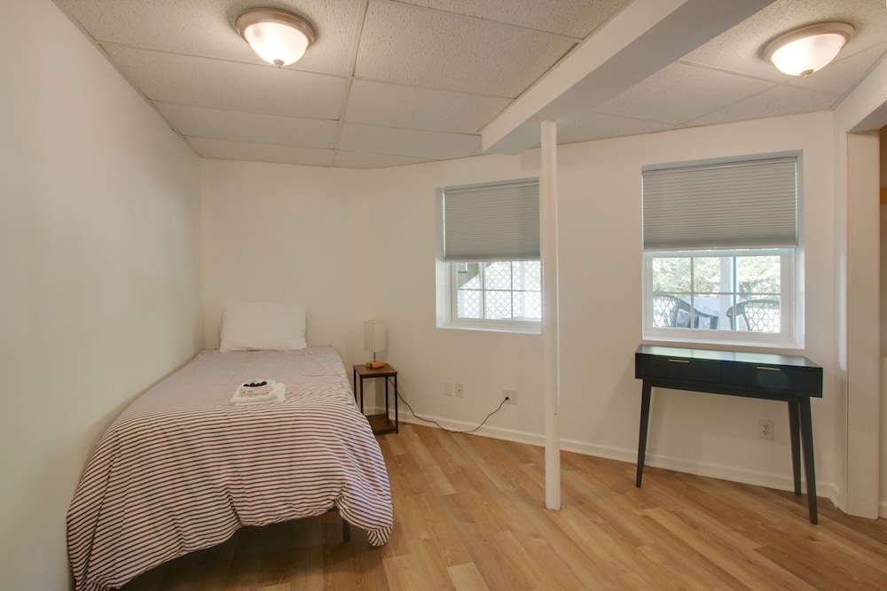 Spacious Quiet Retreat With Hot Tub And Walk To River Minutes To Harpers Ferry - Harpers Ferry, WV