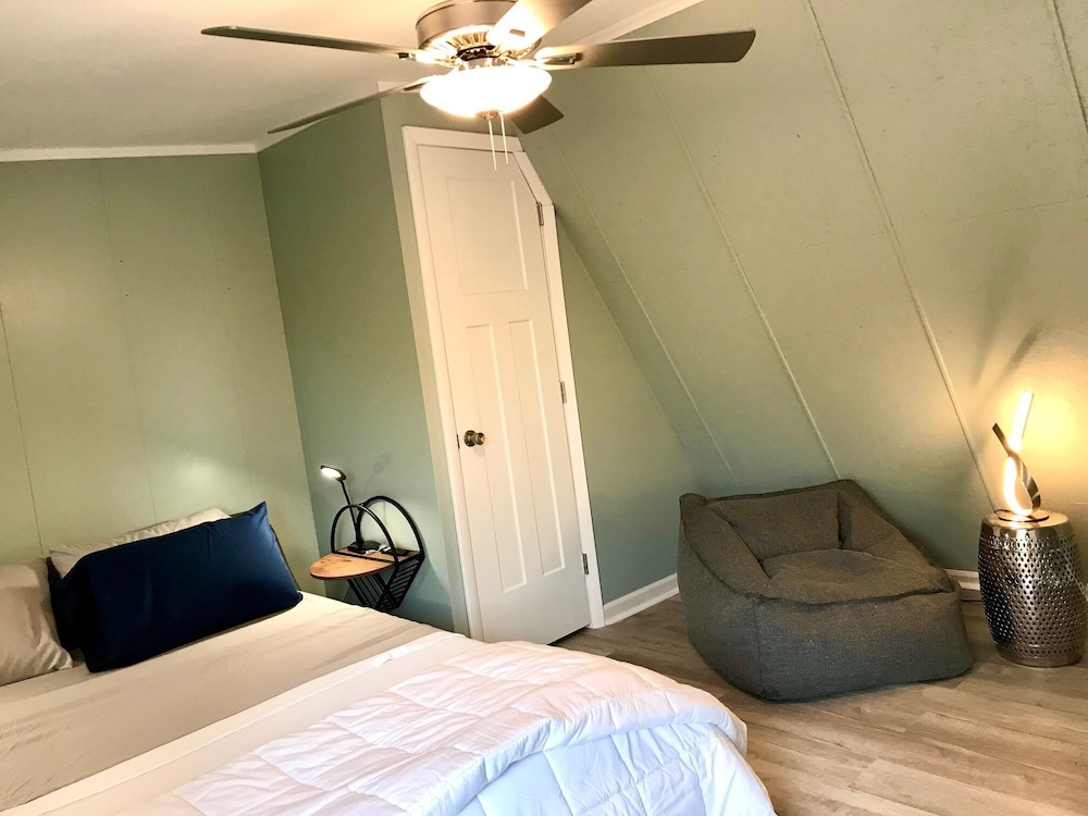 Relaxing Scenic 1 Bedroom Retreat With Private Hot Tub - Ohio (State)