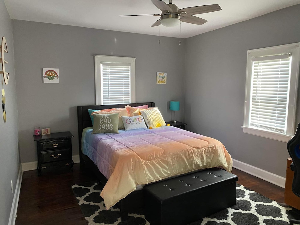 Lovely Apartment In A Very Safe Neighborhood - Parma, OH