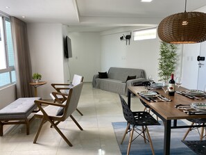 Apartamento Familiar | Sala de estar | Smart TV de 32 polegadas com canais por cabo, televisor 