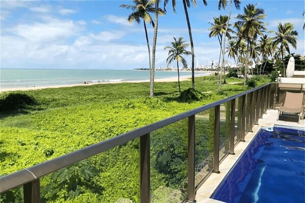 Na praia, areia branca 