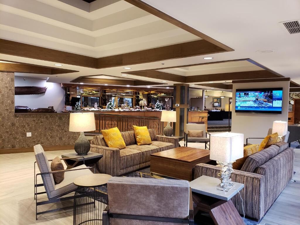 Ski Adventure! Minutes From Aerial Tramway & Gunbarrel Express! Parking, Pool! - Lake Tahoe