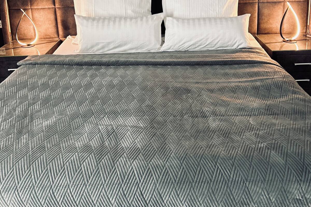 Roupas de cama premium, Wi-Fi de cortesia, roupa de cama