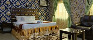 Quarto Superior | Roupa de alta qualidade, com decoração personalizada 