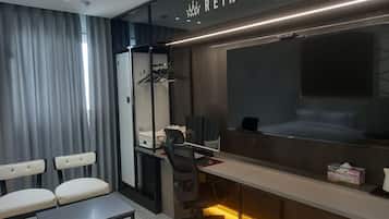 Quarto Twin Empresarial | Secretária, cortinas/cortinados opacos, Wi-fi grátis