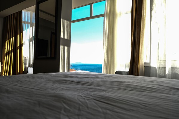 Sea View Room | Roupa de alta qualidade, cofre com capacidade para portátil, secretária 