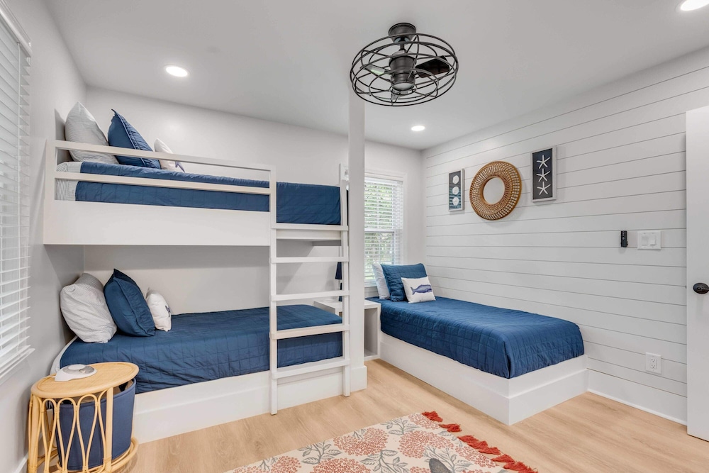 Luxury Isle Of Palms Home Steps To Beach With Pool - 이슬 오브 팜스