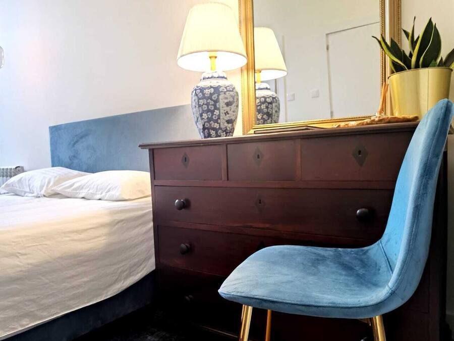 Quarto Duplo Económico | Com decoração personalizada, com mobília individualizada, Wi-fi grátis