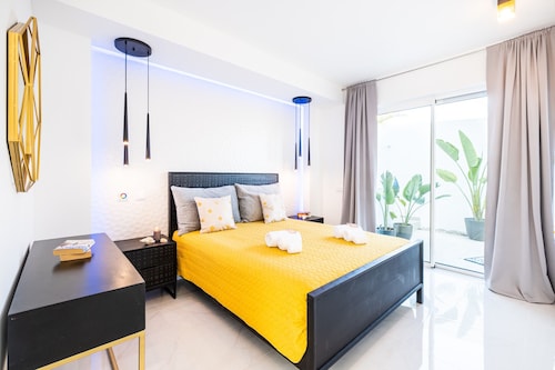 Brand New Villa With Heated Private Pool, Jacuzzi, Sea View & Close To The Beach - Armação de Pêra