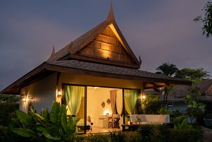 Quarto superluxo, 1 cama King, terraço, vista para a praia | Frigobar, cofres nos quartos, escrivaninha, Wi-Fi de cortesia