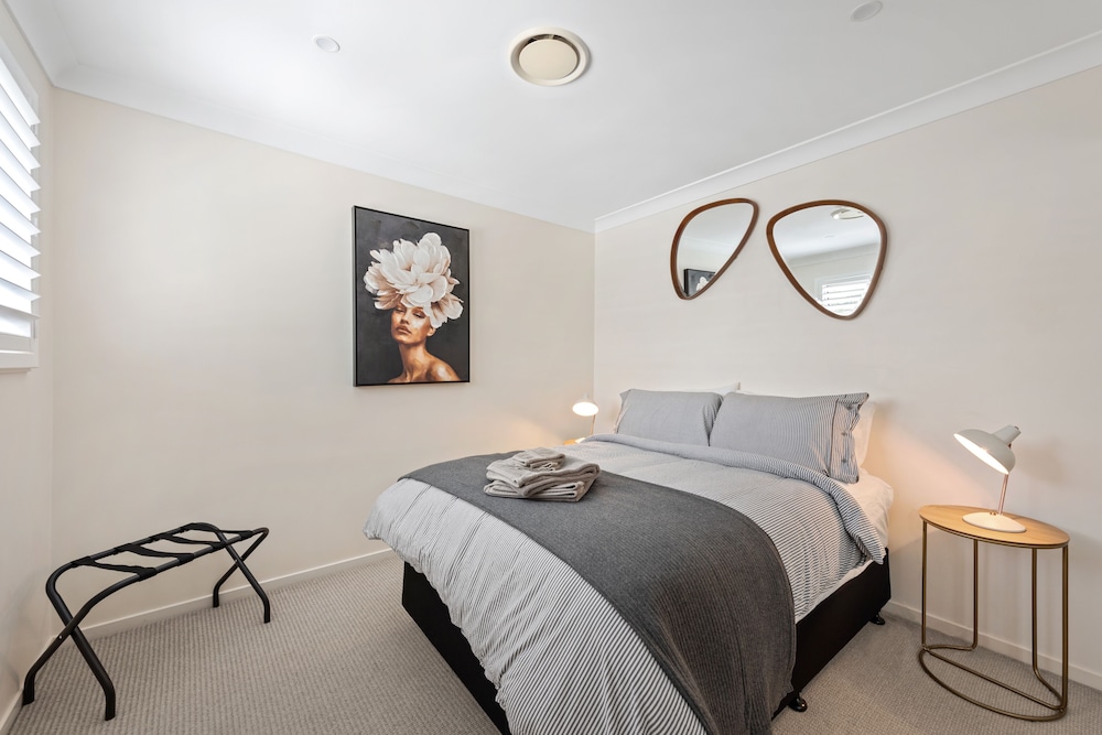 Blissful Bulimba ~ 3bed/2.5bath/1car ~ Townhouse - Balmoral