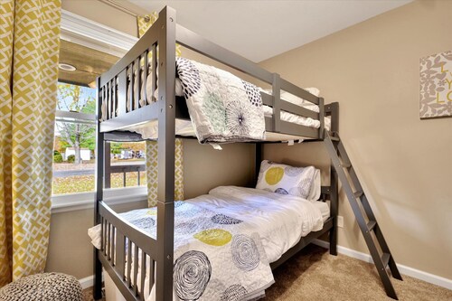 Quiet 4 Bedroom Get Away 20 Min From Campus - Illinois