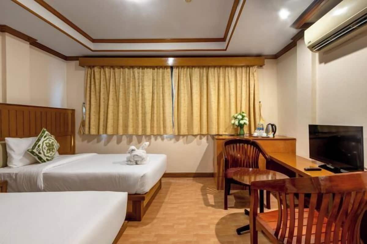 Minibar, cofre no quarto, secretária, Wi-fi grátis