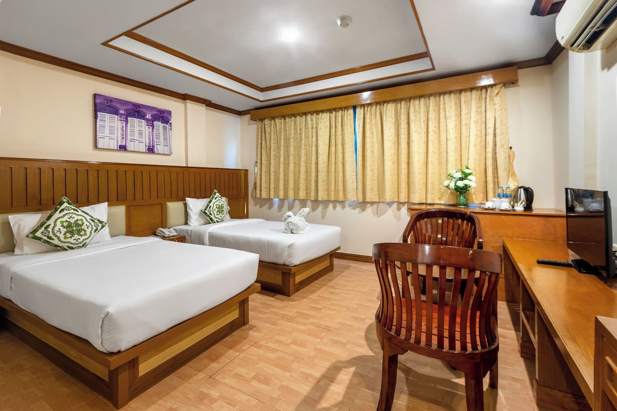 Frigobar, cofres nos quartos, escrivaninha, Wi-Fi de cortesia