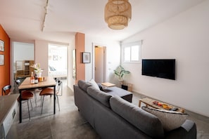 Carmel Beach Penthouse w/ Roof Deck 301 | Cozinha privada | Uma cafeteira/bule 