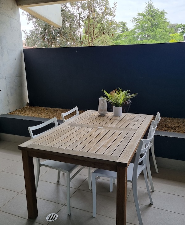 Centrally Located In Yarralumla, Perfect For Business Or Leisure. - Canberra