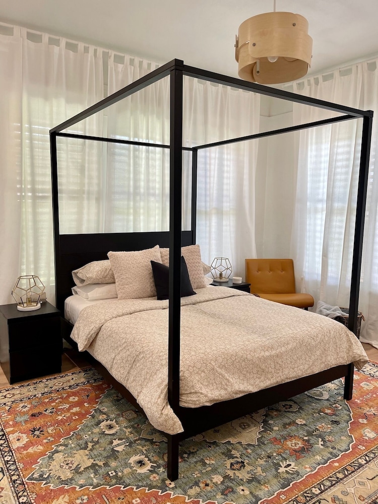 Gem On Spring-upscale Home Walk To Main Sleeps 11 - Del Rio, TX