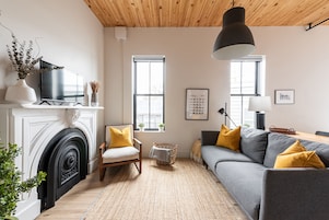 Suite-Estúdio Deluxe | Sala de estar | Smart TV, Netflix, serviços de streaming