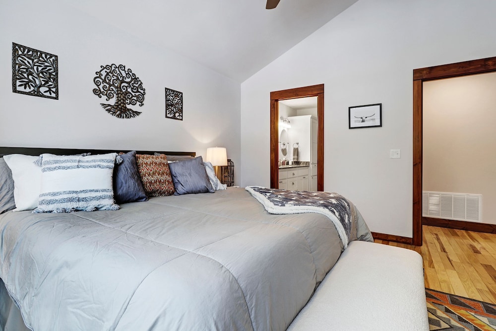 Angel Fire Country Club custom home only 5 minutes from ski lifts ...