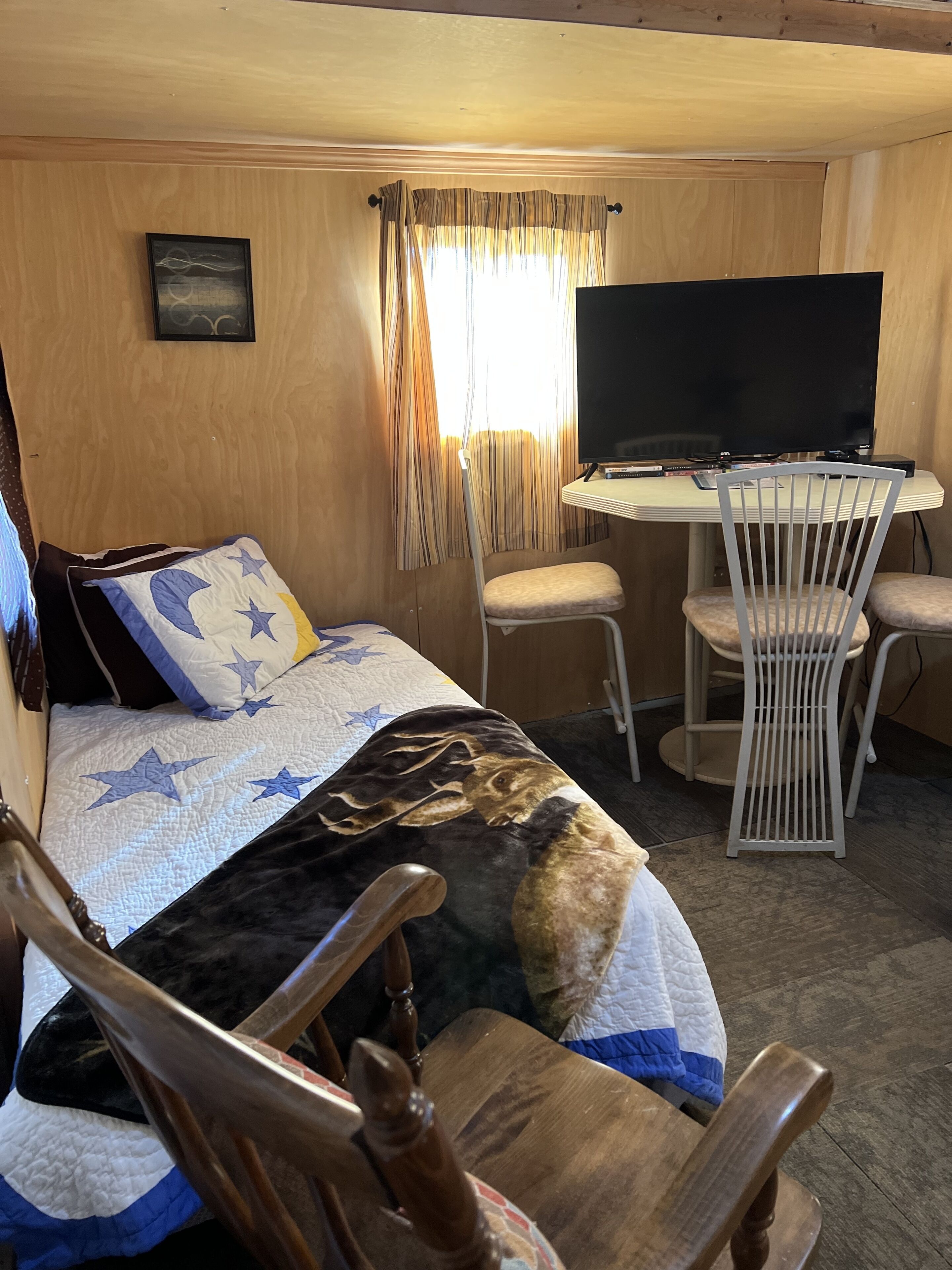 Seasonal Cabin - Lost Island Lake, IA