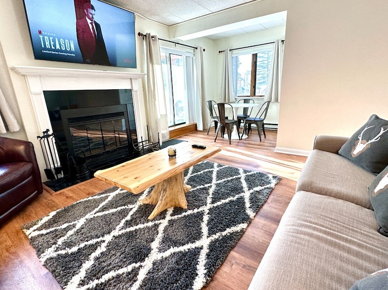 Walk To Mount Snow, Cozy, Clean And Comfortable! - Mount Snow, VT