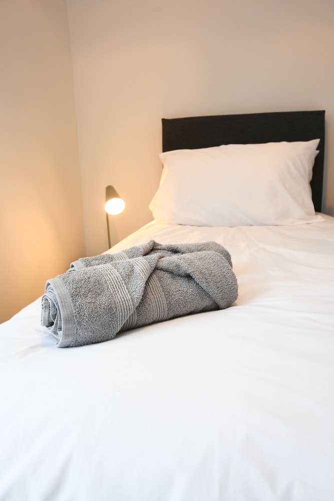 Uber modern 3 bed house close to City centre - Chesterfield | Abritel