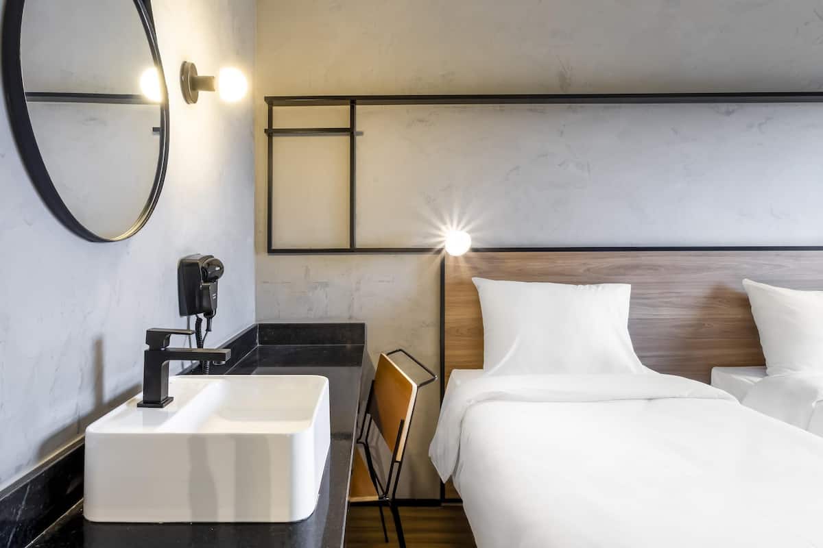 Quarto standard, 2 camas de solteiro | Cofres nos quartos, quartos à prova de som