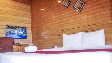 Quarto Clássico | Roupa de alta qualidade, com mobília individualizada, secretária