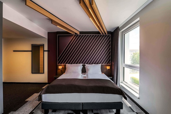 Secretária, quartos insonorizados, Wi-fi grátis