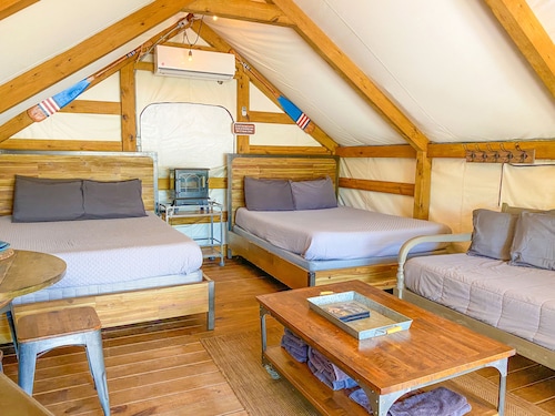 Safari Cabin #3 - Seguin, TX