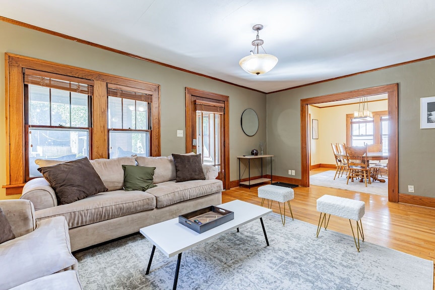 Modern Bungalow: Spacious 3br Home Near Downtown Champaign & Campus - 섐페인