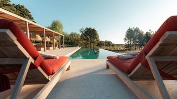 Piscina exterior sazonal