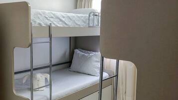 2 quartos, ferros/tábuas de passar roupa, Wi-Fi de cortesia