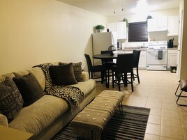 Condo tradicional | Área de estar | Smart TV, Netflix, Hulu, serviços de streaming