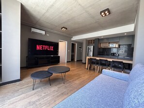 Apartamento (9A) | Sala de estar | Smart TV de 40 de polegadas com canais por cabo, Netflix, filmes pagos 