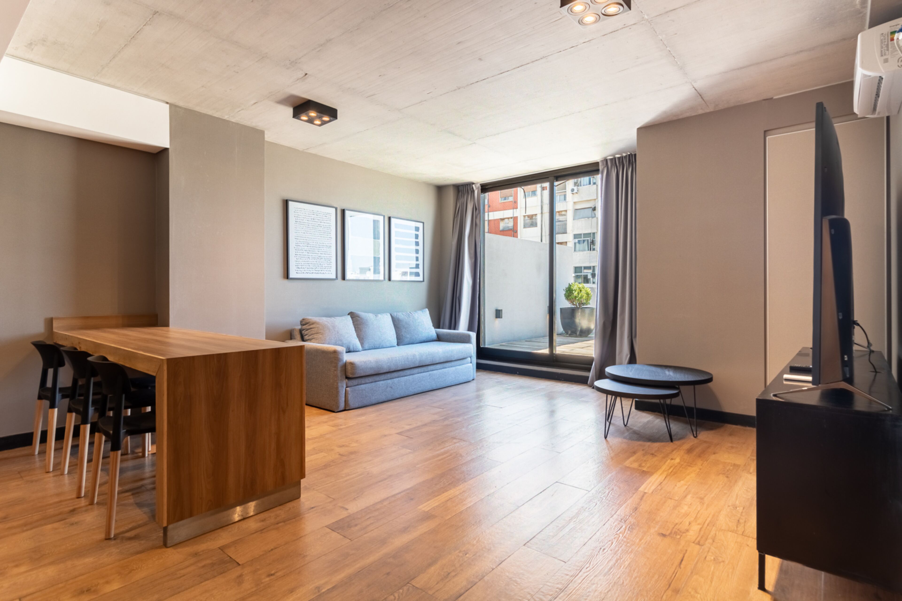 Apartamento (9A) | Sala de estar | Smart TV de 40 de polegadas com canais por cabo, Netflix, filmes pagos 