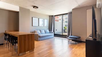 Apartamento (9A) | Sala de estar | Smart TV de 40 de polegadas com canais por cabo, Netflix, filmes pagos