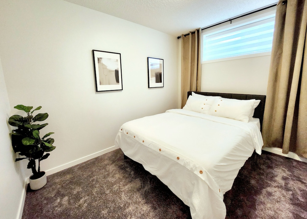 Cozy And Luxurious Suite In Lake Community Of Mahogany - Calgary