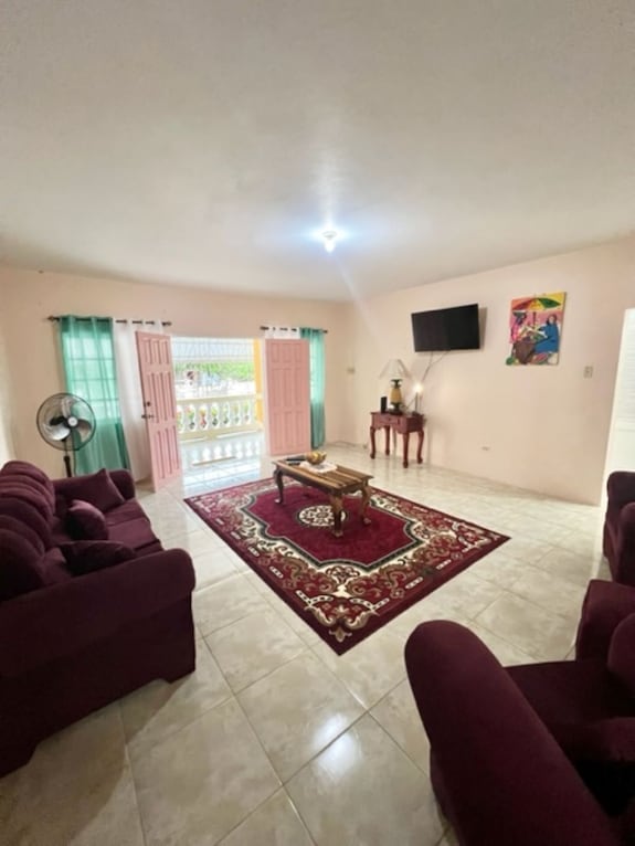 Impeccable Spacious 3 Bedroom Home Near Beach! - Montego Bay