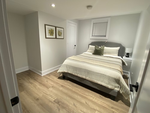 Cozy 2 Bedroom Guest Suite -(Bradford, Ontario) - Bradford