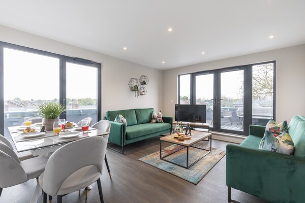 Elliot Oliver - Stunning 3 Bedroom Penthouse With Large Terrace And Parking - Gloucester