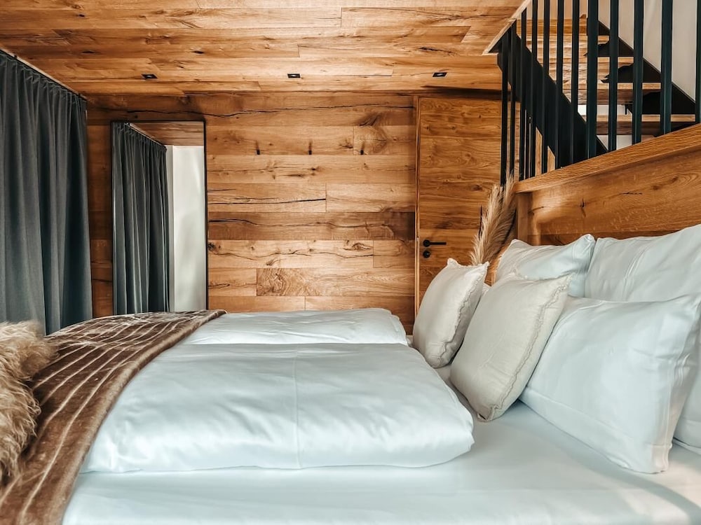 Holiday Chalet "ZSAM" with hottub and sauna in Garmisch-Partenkirchen - Garmisch-Partenkirchen ...