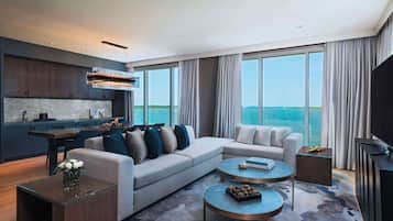 Edredões de penas, minibar, cofre no quarto, secretária