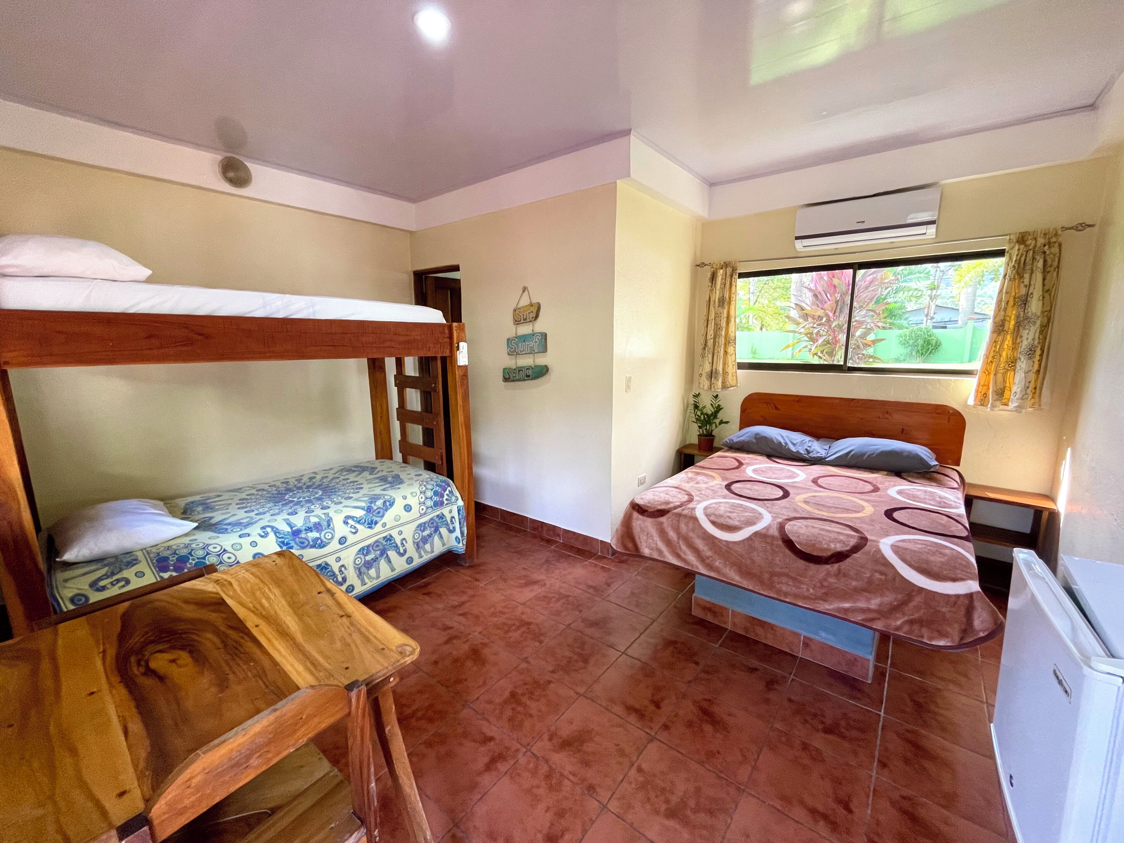 Quarto júnior, várias camas | Wi-Fi de cortesia, roupa de cama