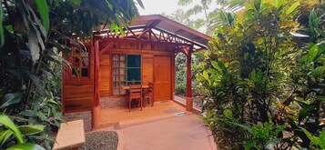 Quarto Triplo | 1 quarto, roupa hipoalergénica, com decoração personalizada