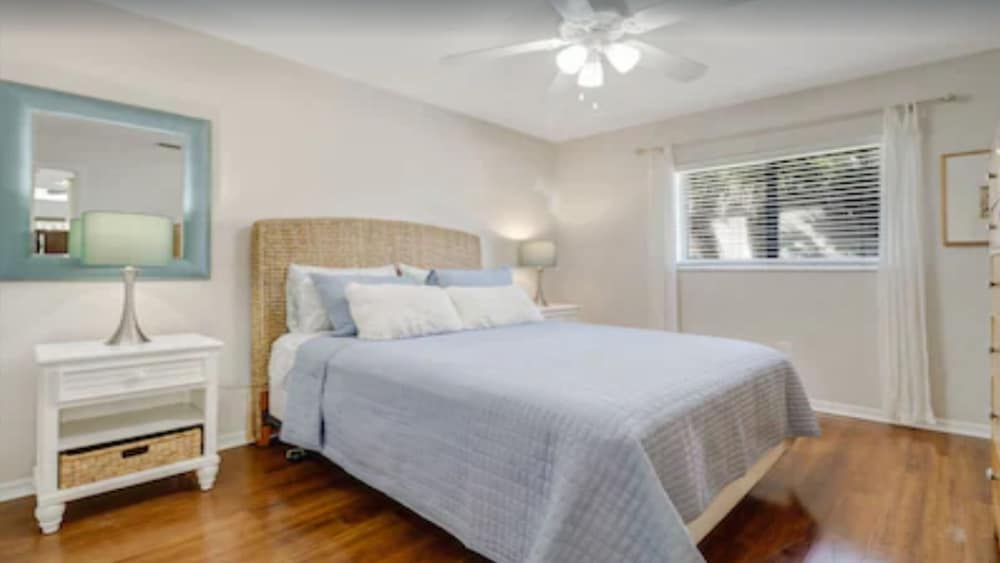 Cheerful 3-br Home With Boat Dock L Close To Beach - Marco Island, FL
