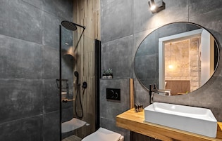 Quarto Duplo Empresarial, 1 cama king-size, vista para o jardim | Casa de banho | Artigos de higiene pessoal grátis, um secador de cabelo