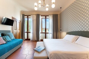 Quarto Triplo Panorâmico, 1 quarto, ar condicionado, Vista para a cidade | Roupa hipoalergénica, minibar, cortinas/cortinados opacos 